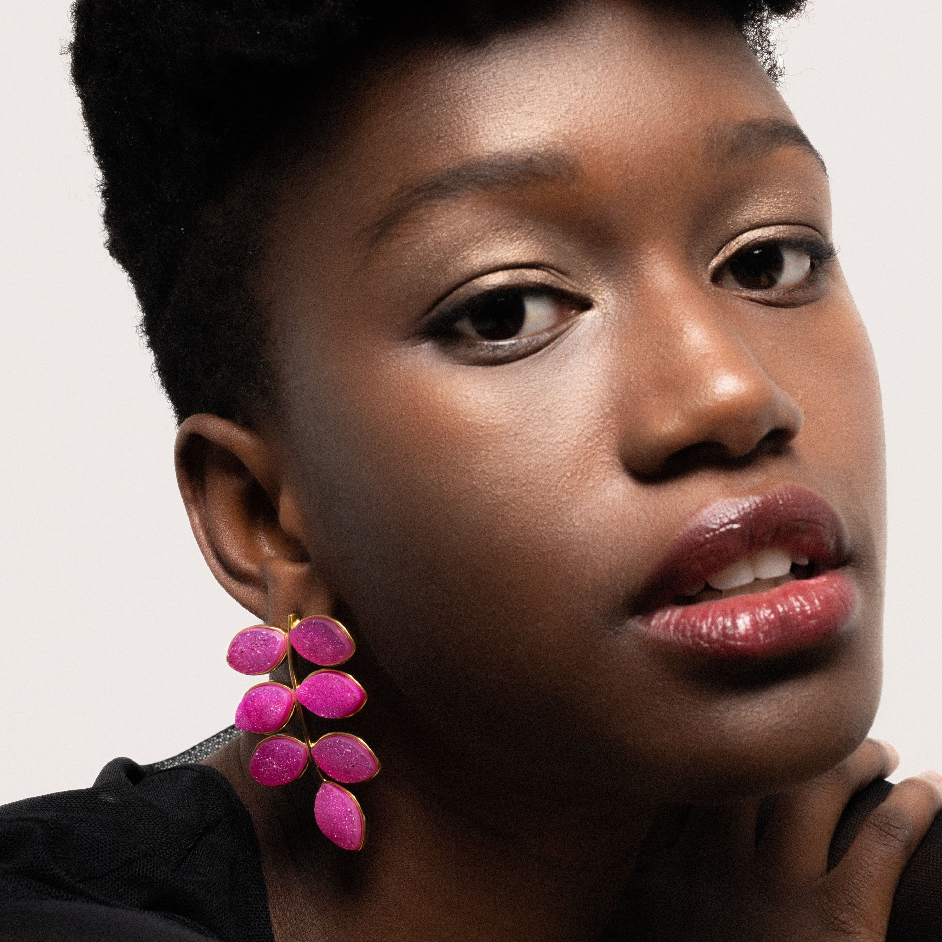 Cómo combinar pendientes color buganvilla para tus bodas 2025| LAVANI