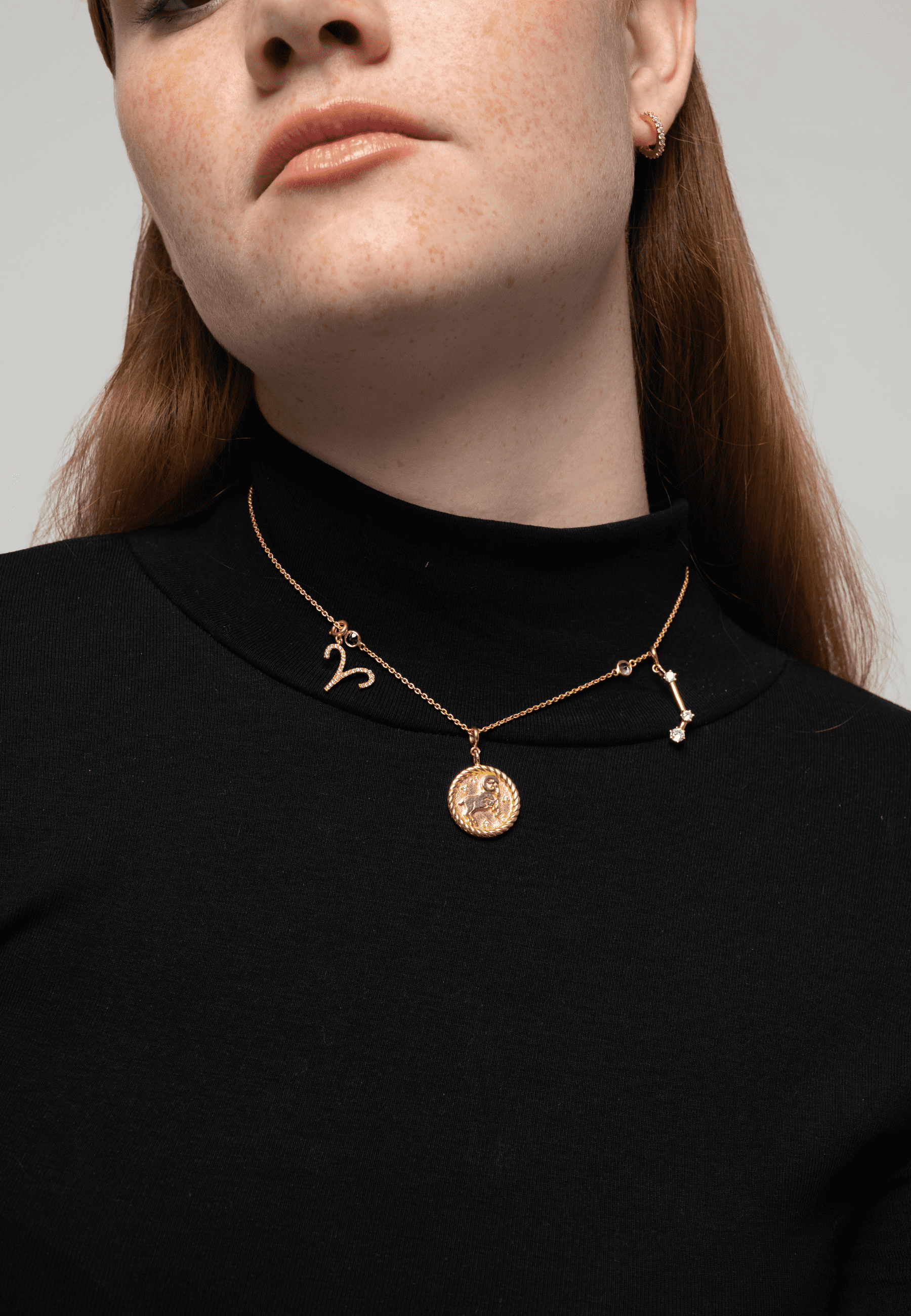 Collar con tres charms del zodíaco aries